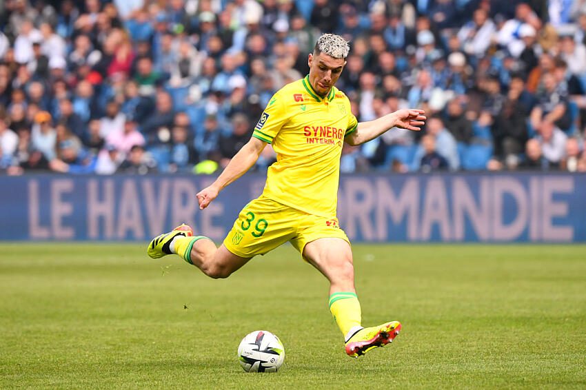 Abline titulaire, Zézé sur la touche... découvrez le onze de départ du ...